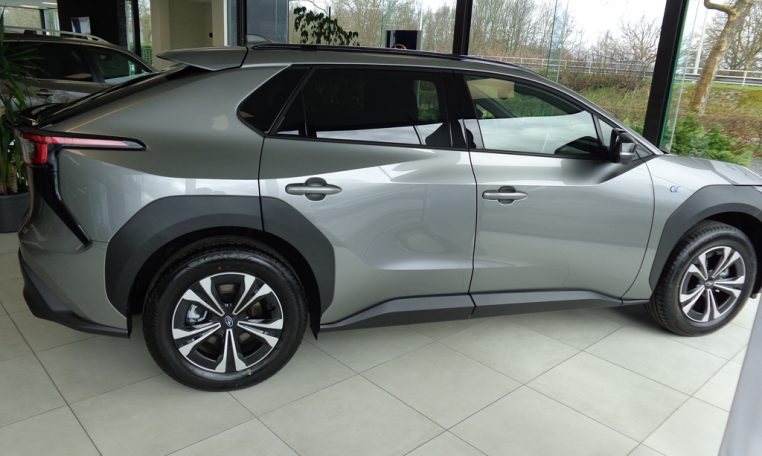 Subaru Solterra Precious Metal - V.J.B. Motors Hasselt